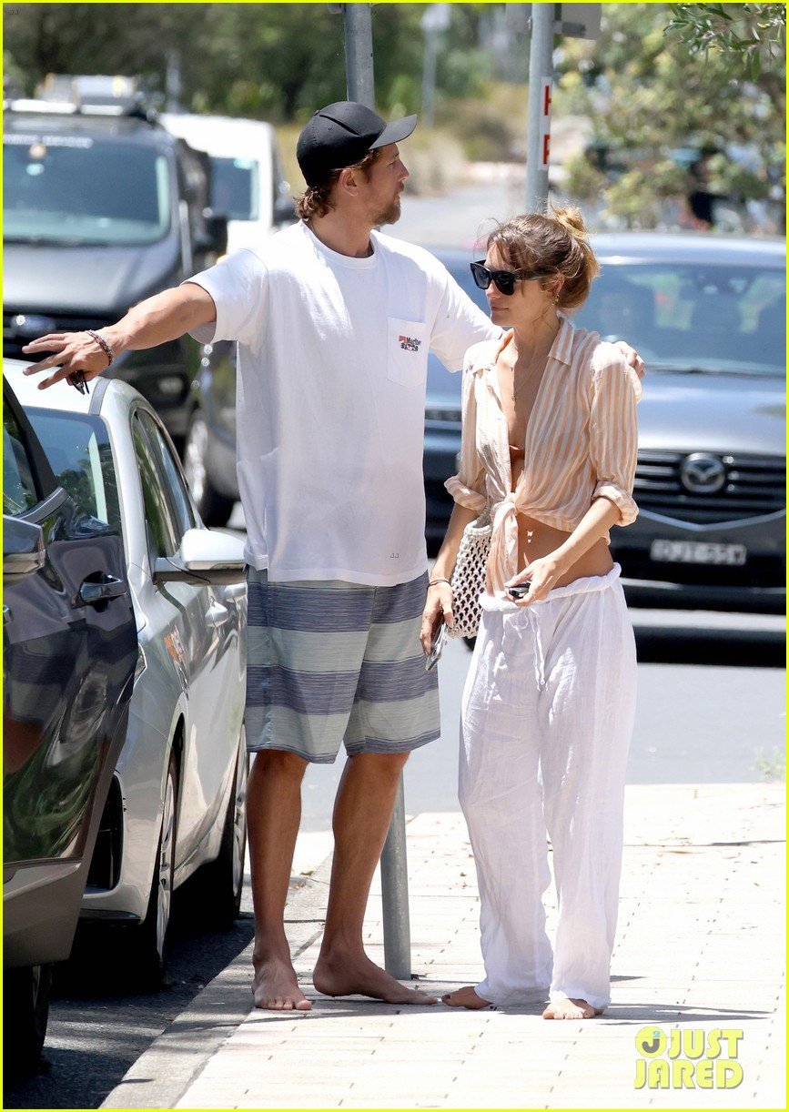 'Animal Kingdom' Actor Ben Robson Goes Shirtless for Beach Day with ...