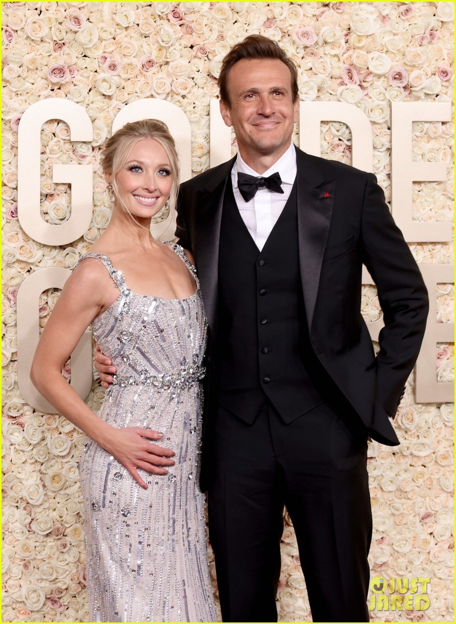 Jason Segel Debuts New Relationship at Golden Globes, Girlfriend Kayla ...