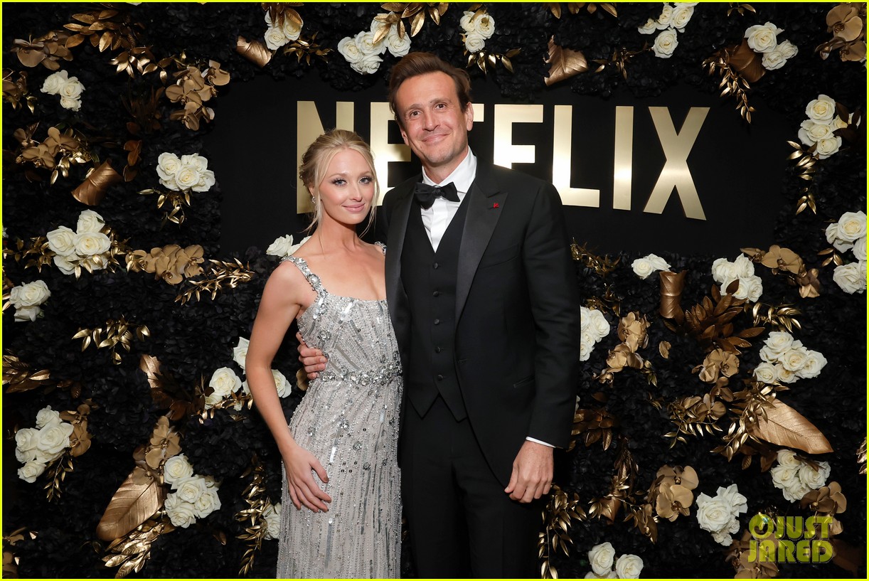 Jason Segel Debuts New Relationship at Golden Globes, Girlfriend Kayla ...