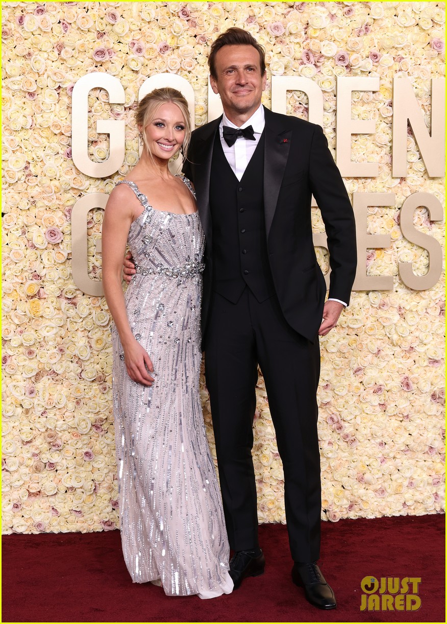 Jason Segel Debuts New Relationship at Golden Globes, Girlfriend Kayla ...