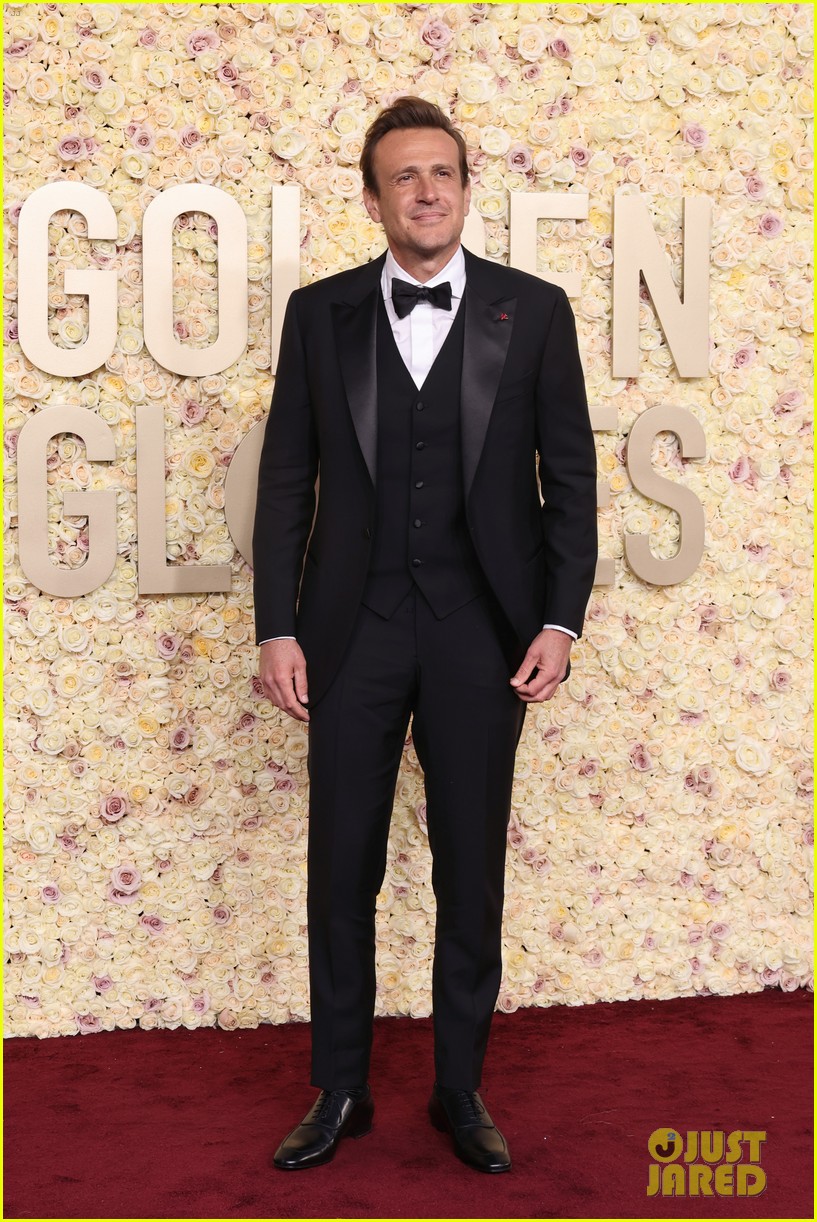 Jason Segel Debuts New Relationship at Golden Globes, Girlfriend Kayla ...