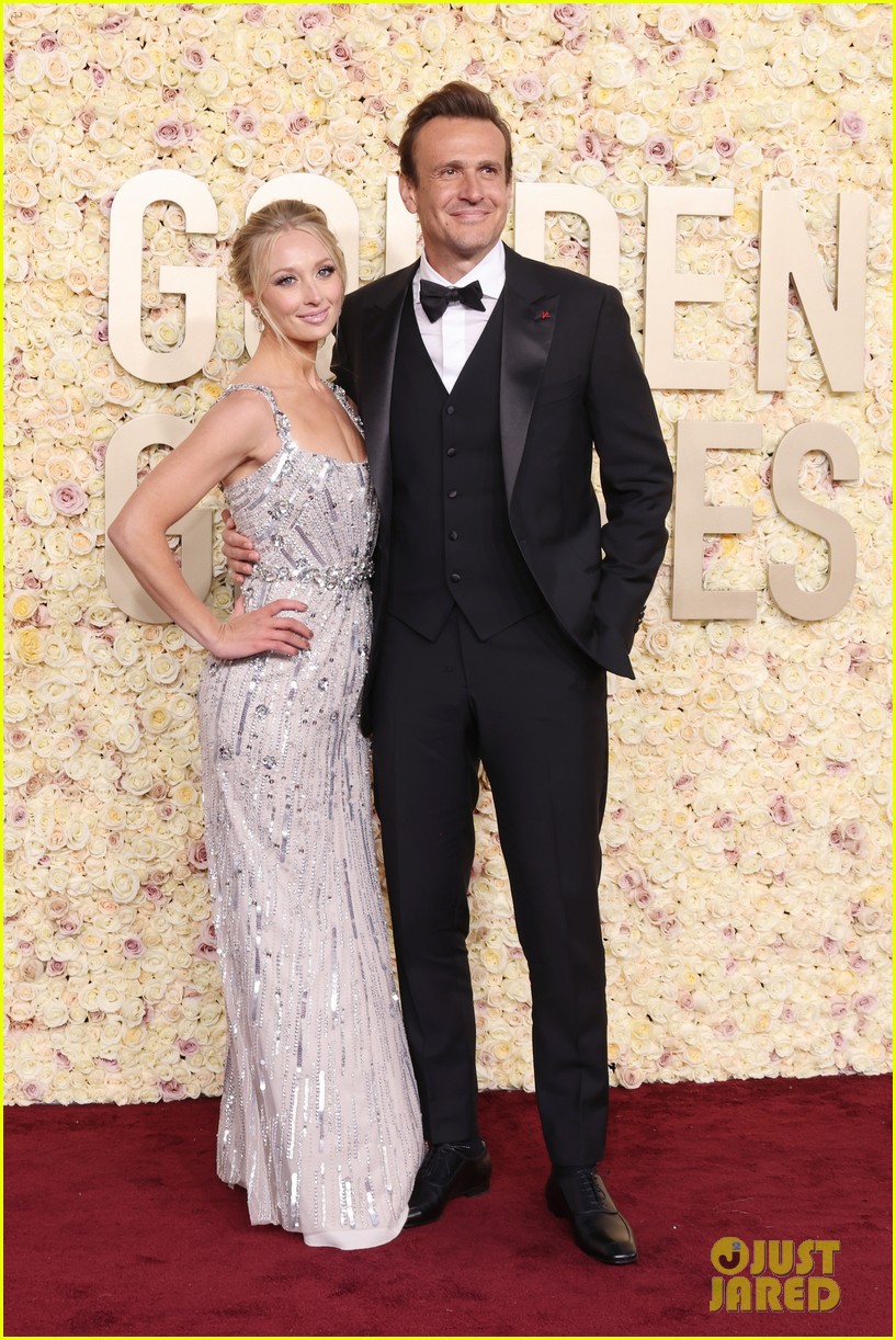 Jason Segel Debuts New Relationship at Golden Globes, Girlfriend Kayla ...