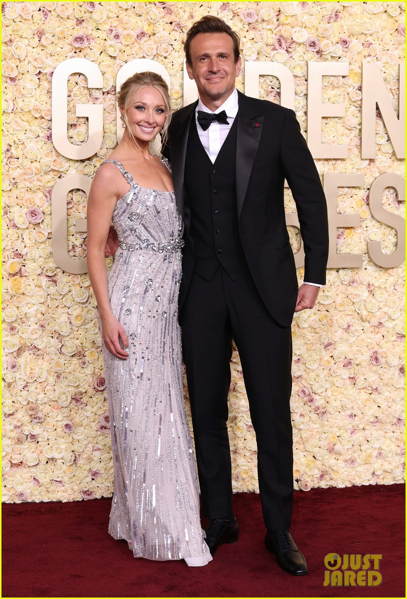 Jason Segel Debuts New Relationship at Golden Globes, Girlfriend Kayla ...
