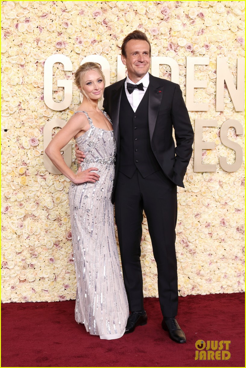 Jason Segel Debuts New Relationship at Golden Globes, Girlfriend Kayla ...