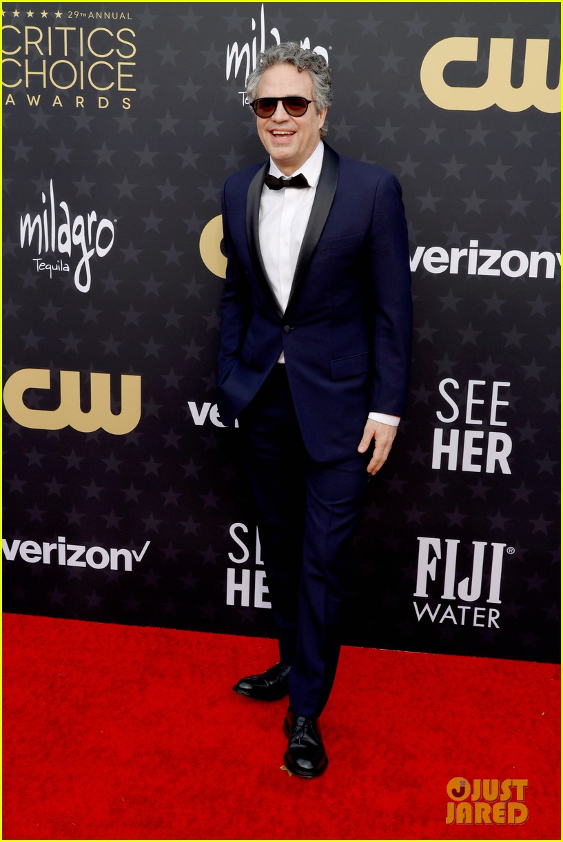 'Poor Things' Co-Stars Mark Ruffalo, Emma Stone & Ramy Youssef Attend ...