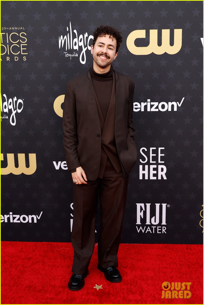 'Poor Things' Co-Stars Mark Ruffalo, Emma Stone & Ramy Youssef Attend ...