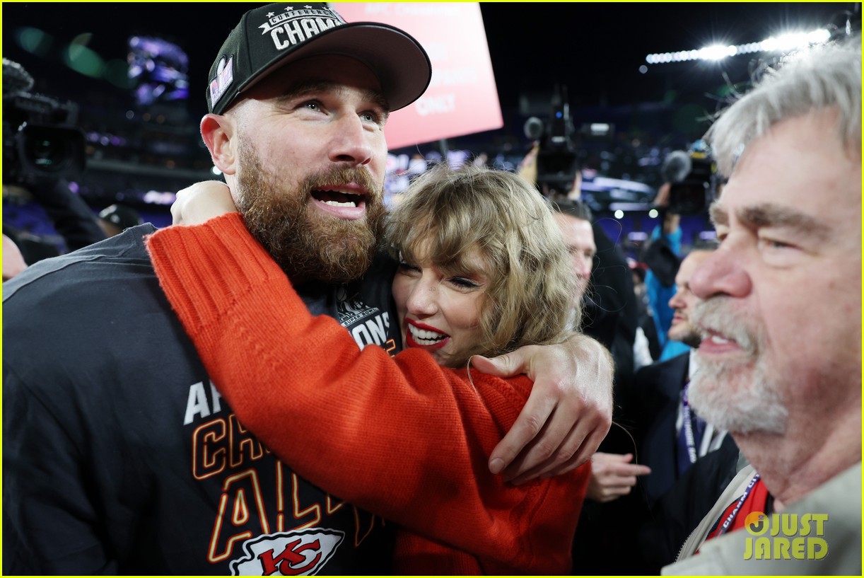 Lip Readers & NFL Cameras Pick Up What Travis Kelce & Taylor Swift Said on Field After Chiefs ...