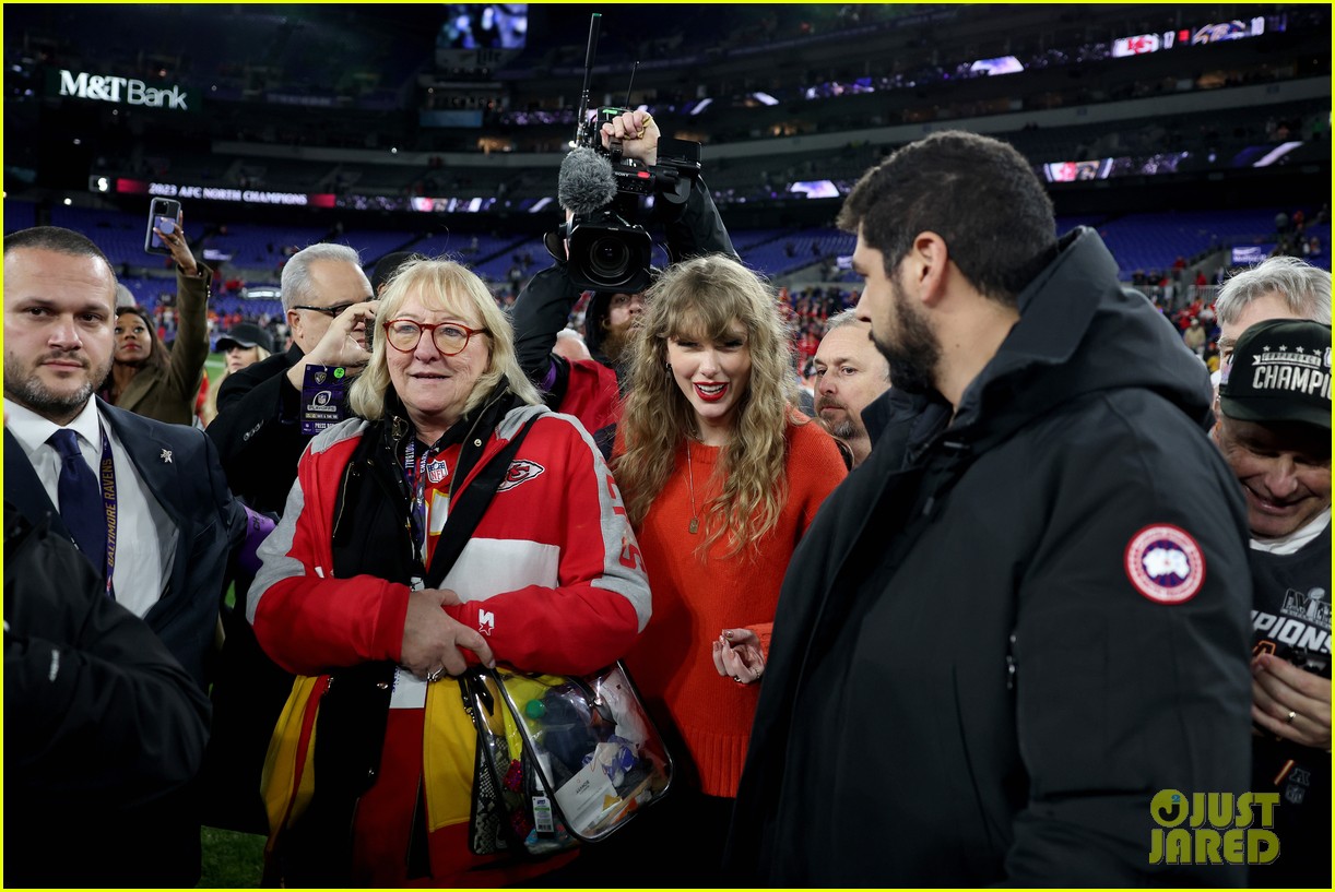 New Taylor Swift & Travis Kelce Video Shows Them Saying 'I Love You' to Each Other After AFC ...