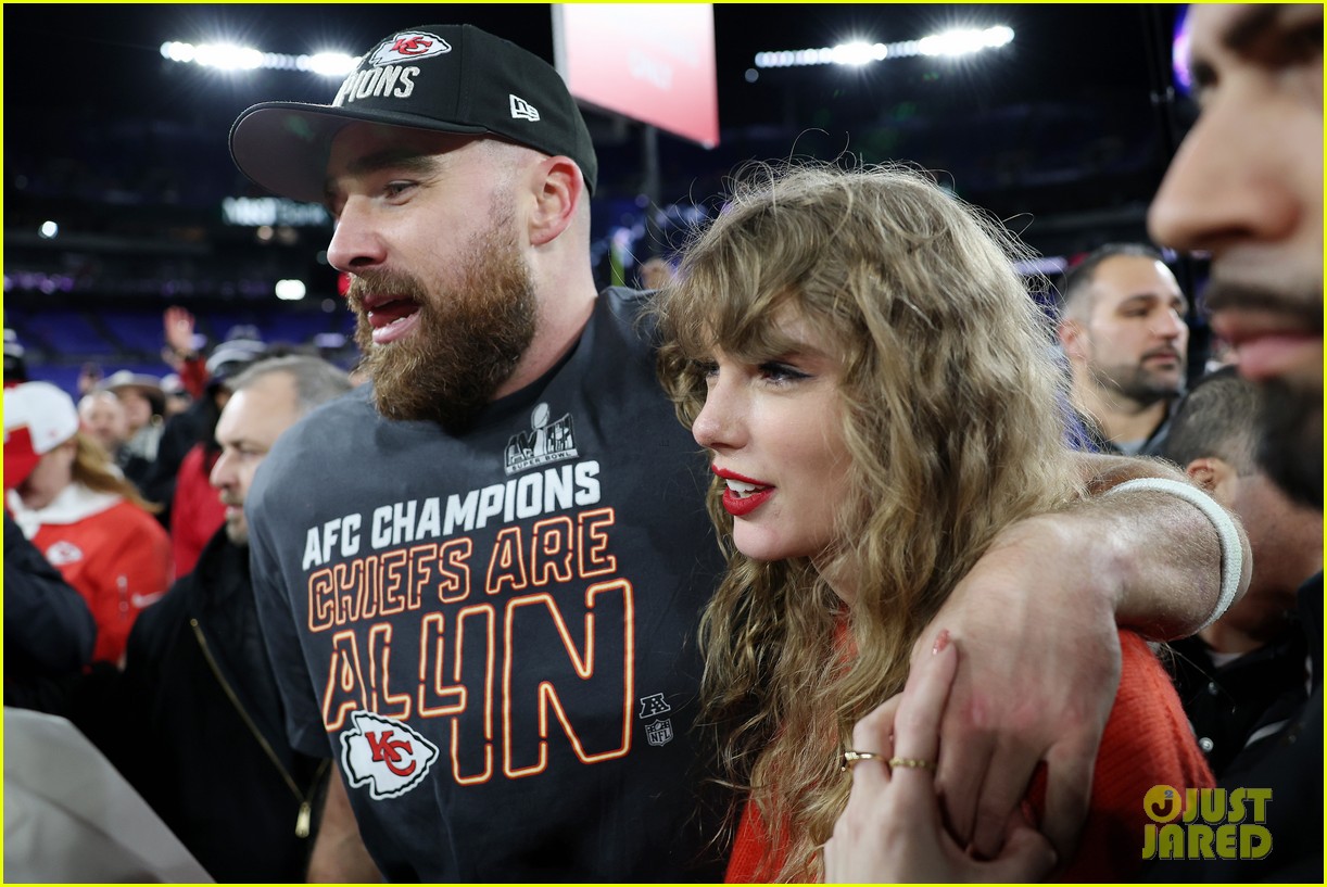 Taylor Swift Embraces Travis Kelce on Field After Chiefs Clinch Super Bowl 2024 Appearance ...