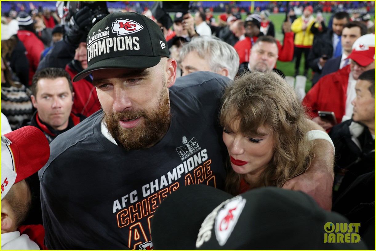 Taylor Swift Embraces Travis Kelce on Field After Chiefs Clinch Super Bowl 2024 Appearance ...