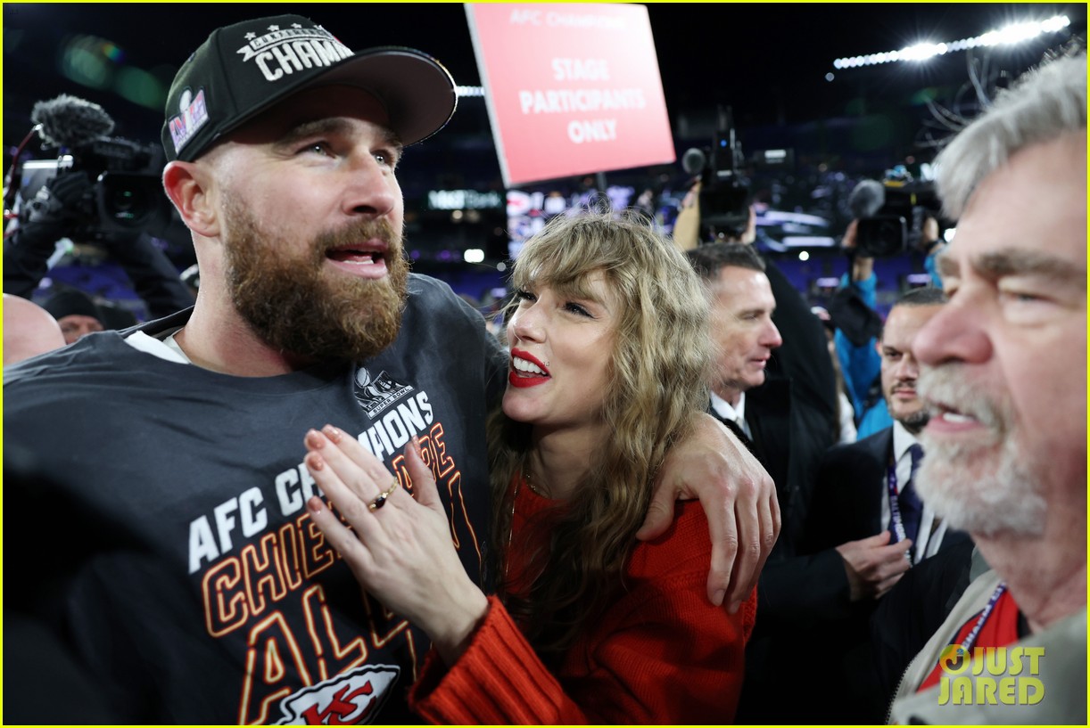 Taylor Swift Embraces Travis Kelce on Field After Chiefs Clinch Super Bowl 2024 Appearance ...