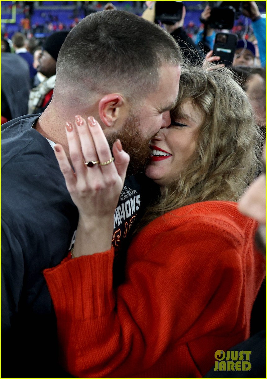 Taylor Swift Embraces Travis Kelce on Field After Chiefs Clinch Super Bowl 2024 Appearance ...
