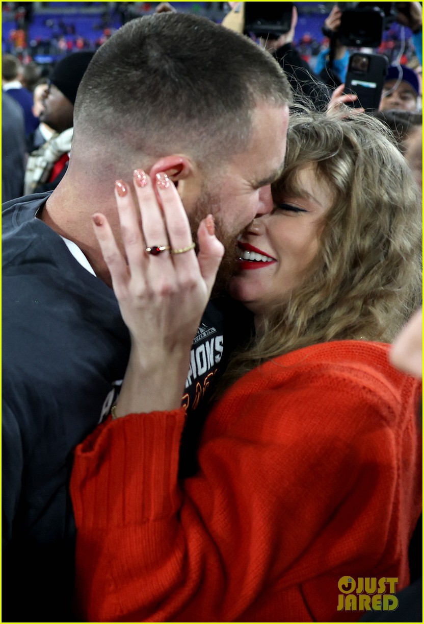 Taylor Swift Embraces Travis Kelce on Field After Chiefs Clinch Super Bowl 2024 Appearance ...