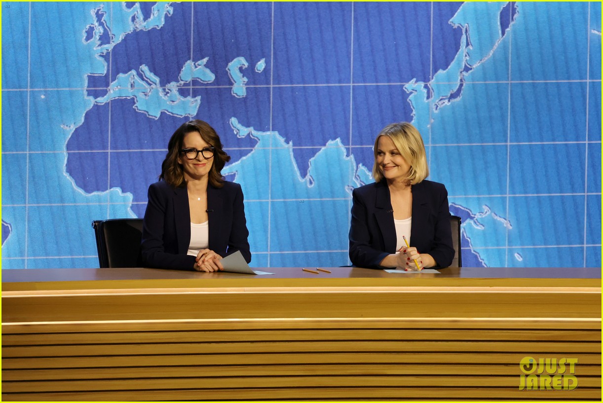Amy Poehler & Tina Fey Throw Back to Their 'SNL' Days While Presenting ...