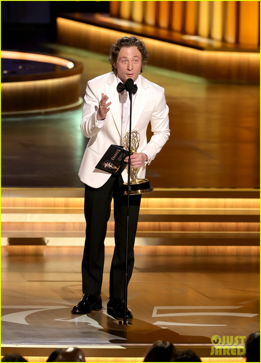 Jeremy Allen White, Ayo Edebiri, & Ebon Moss-Bachrach Win for 'The Bear ...