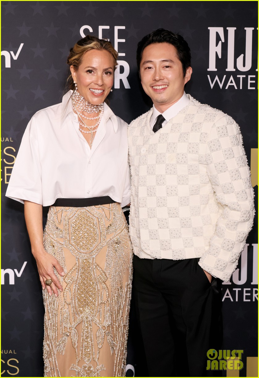 Beef's Ali Wong Shares Sweet Kiss with Boyfriend Bill Hader After ...