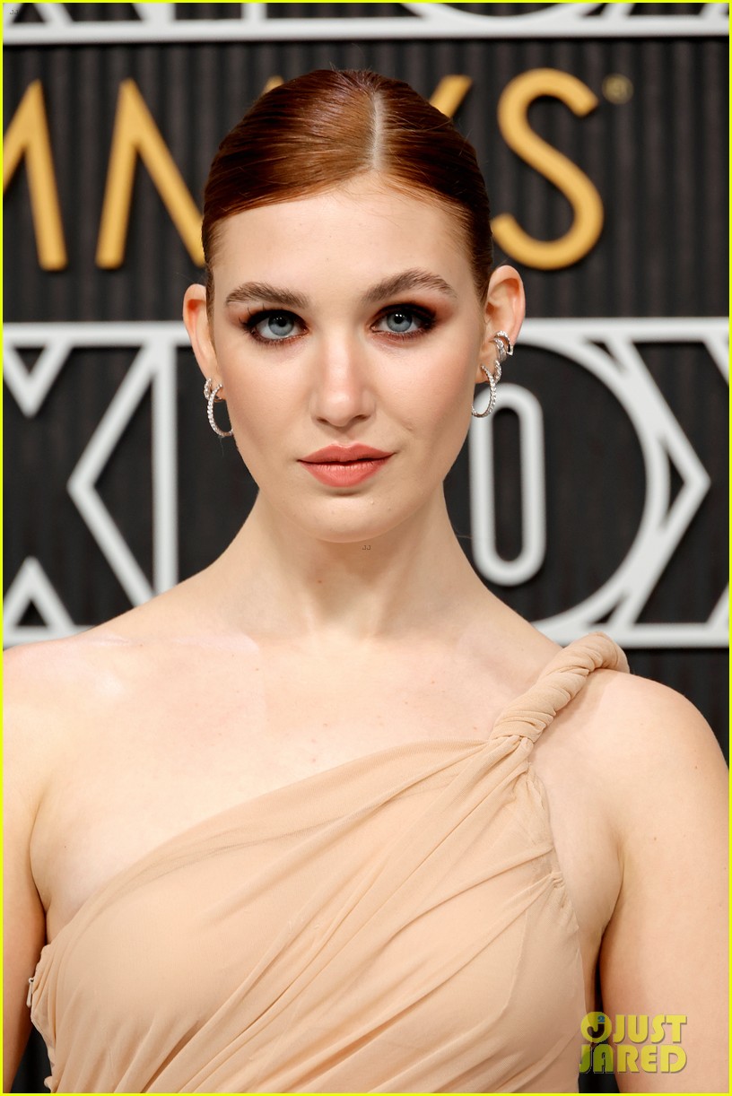 Sophie Nélisse, Jasmine Savoy Brown, Samantha Hanratty & More Young ...