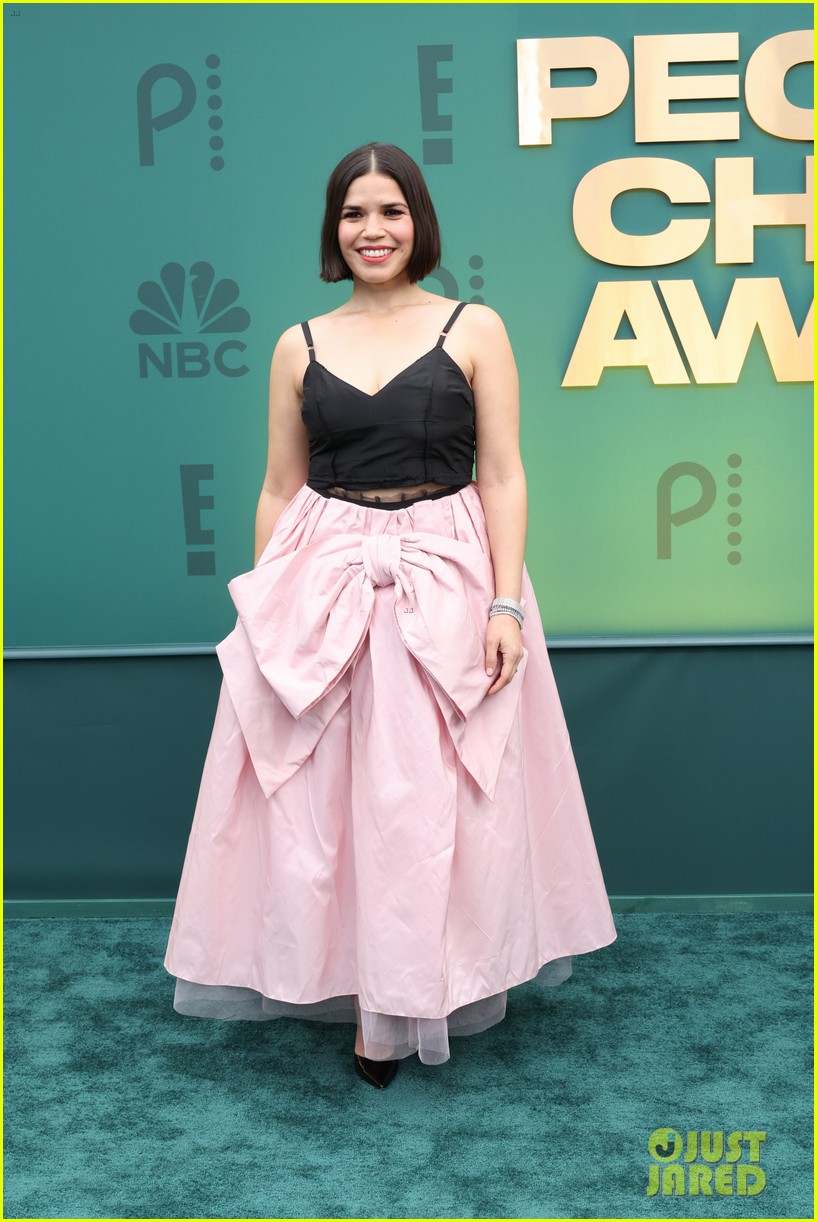 Host Simu Liu Joins 'Barbie' Co-Stars at People's Choice Awards 2024 ...