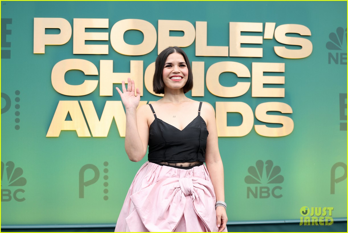 Host Simu Liu Joins 'Barbie' Co-Stars at People's Choice Awards 2024 ...