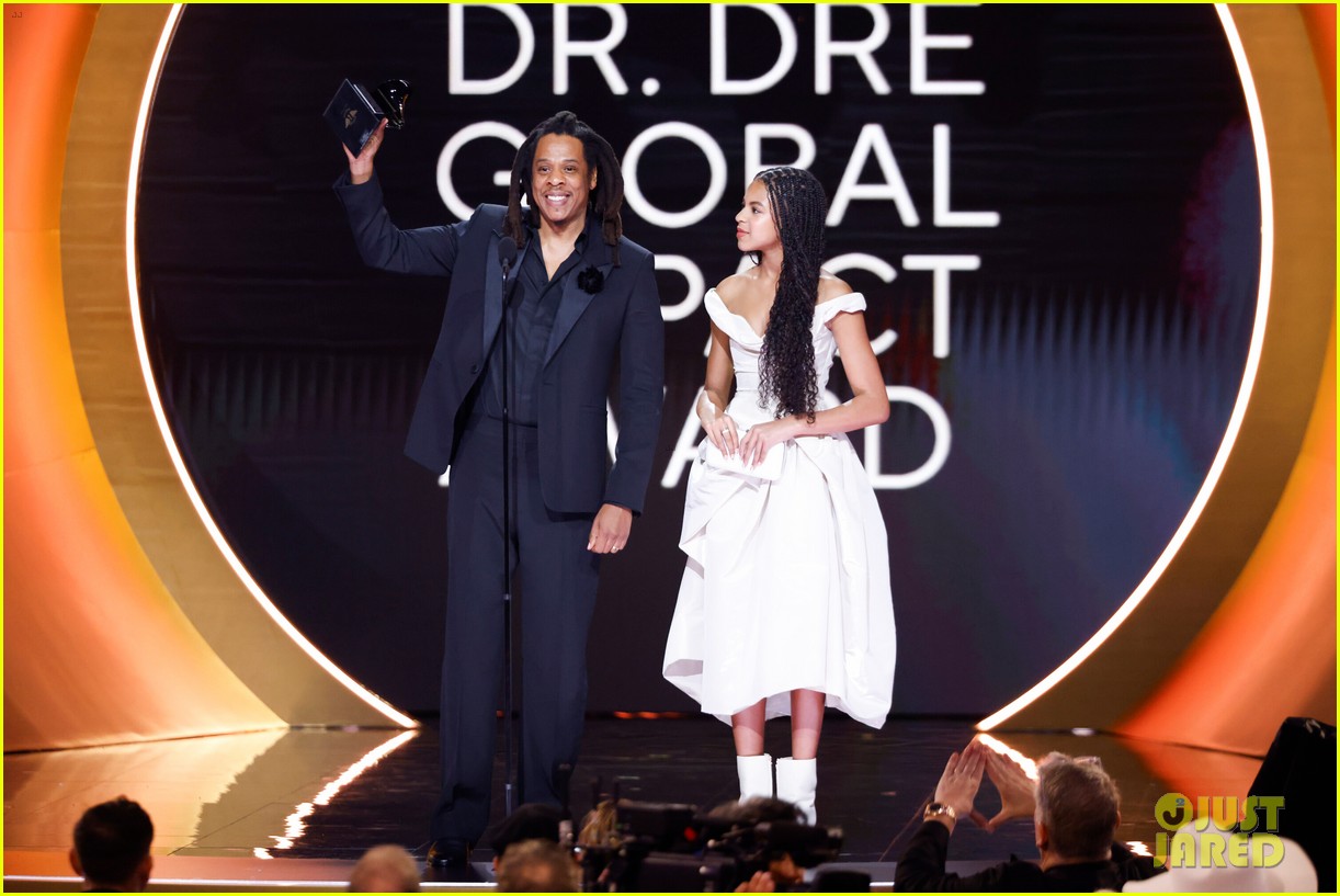 Beyoncé & Jay-Z Hang Out with Dua Lipa, Billie Eilish, & More Stars at ...