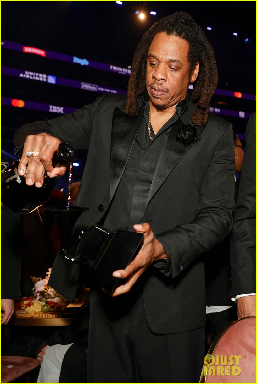 Beyoncé & Jay-Z Hang Out with Dua Lipa, Billie Eilish, & More Stars at ...