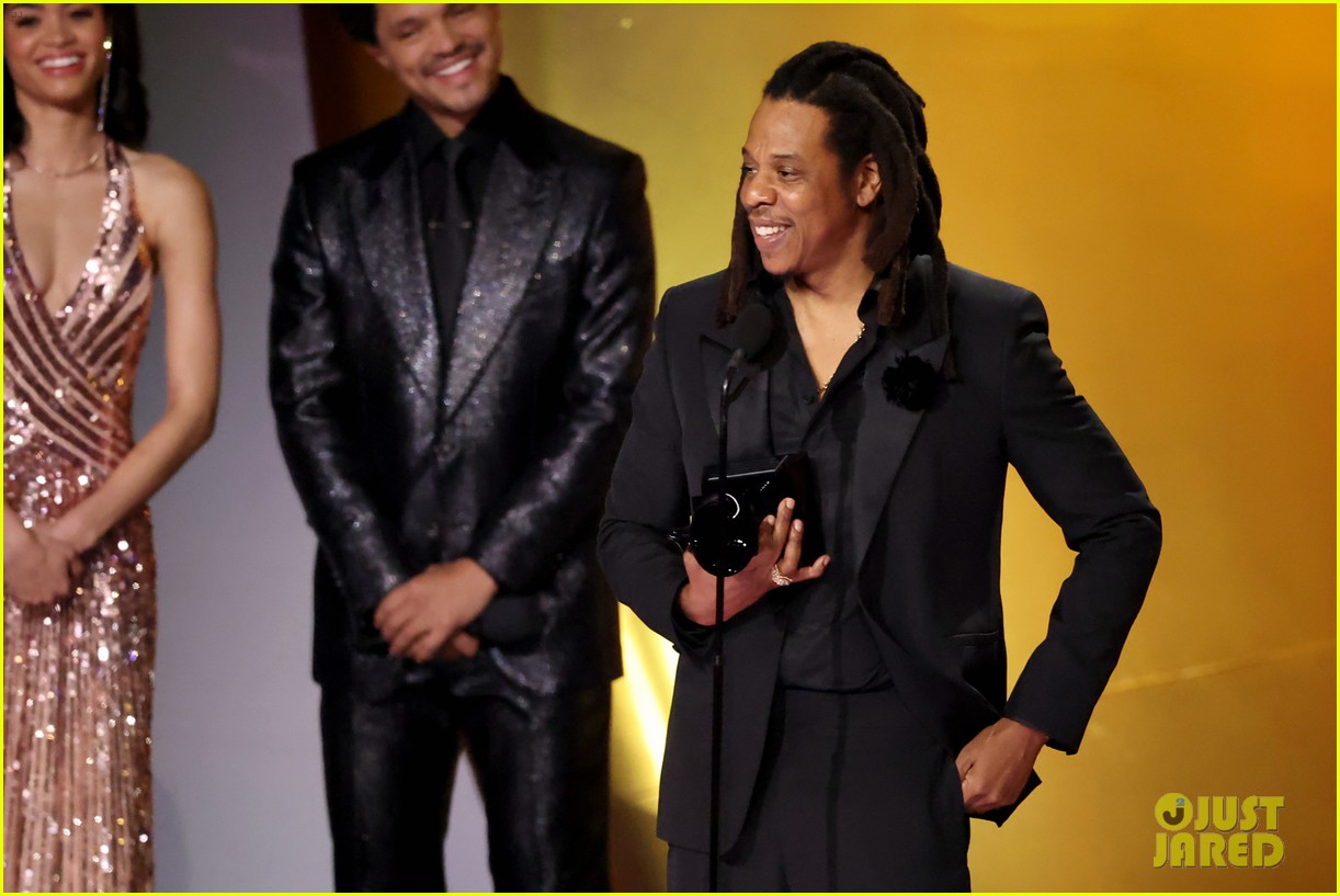 Beyoncé & Jay-Z Hang Out with Dua Lipa, Billie Eilish, & More Stars at ...