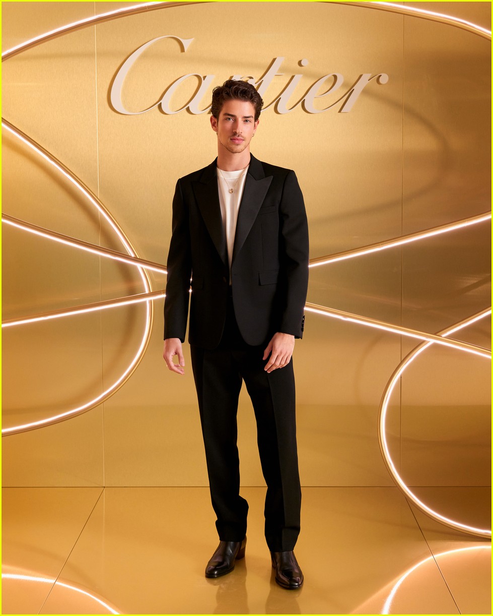 Jake Gyllenhaal, Manu Rios, Rami Malek, Emma Corrin & More Attend ...