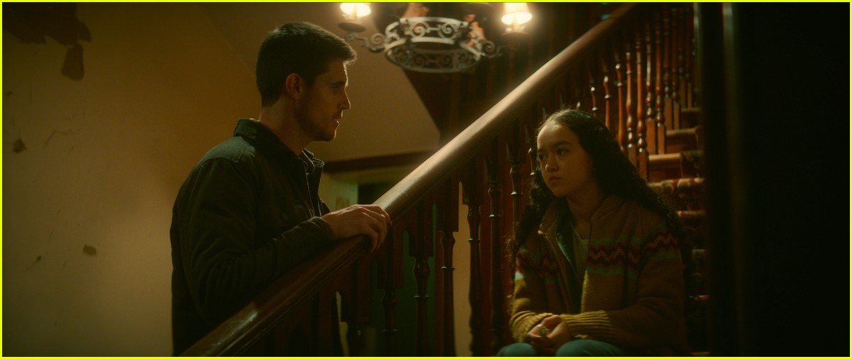 Stephen & Robbie Amell Star in 'Code 8 Part II' Trailer - Watch Now ...