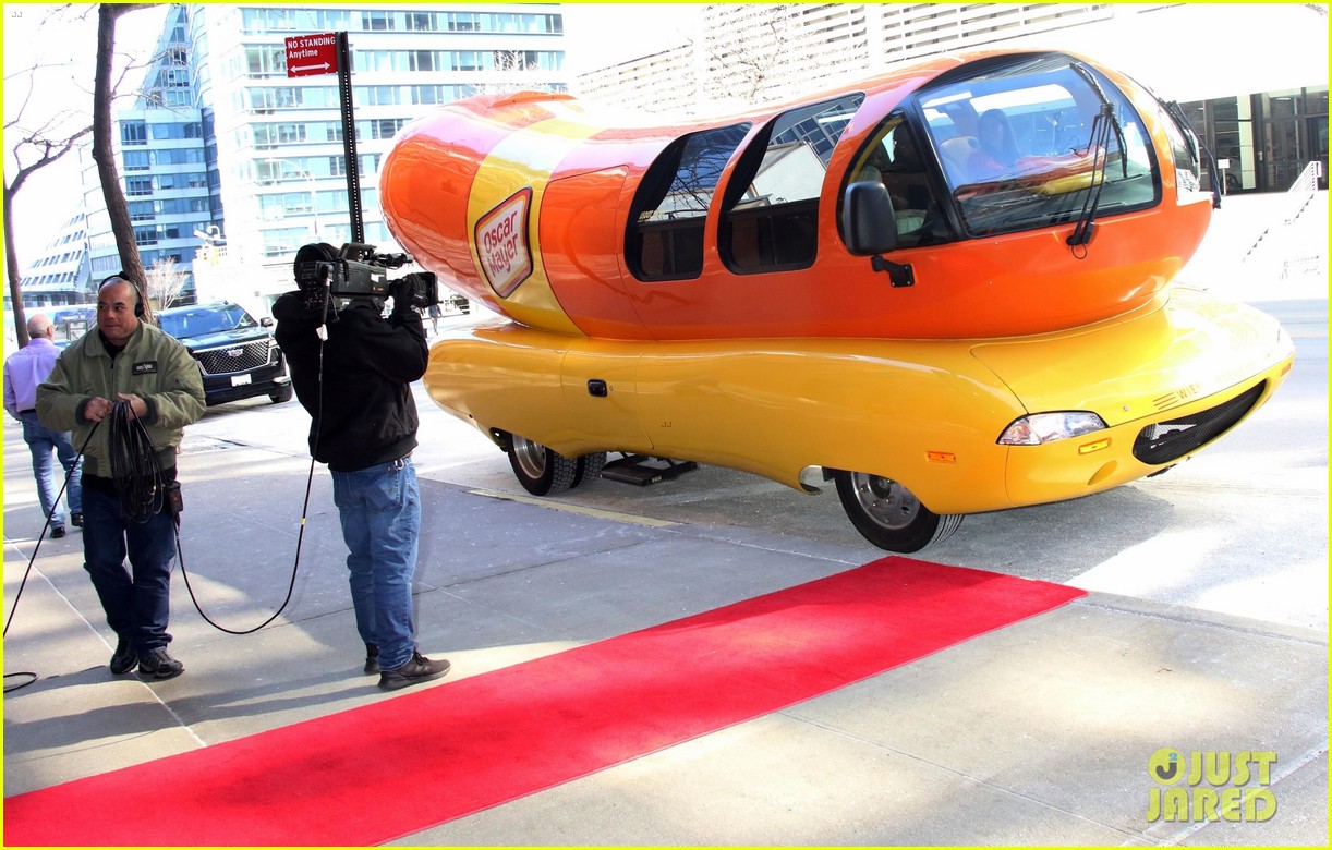 Drew Barrymore Is Red Carpet Ready While Arriving to Work in Oscar ...