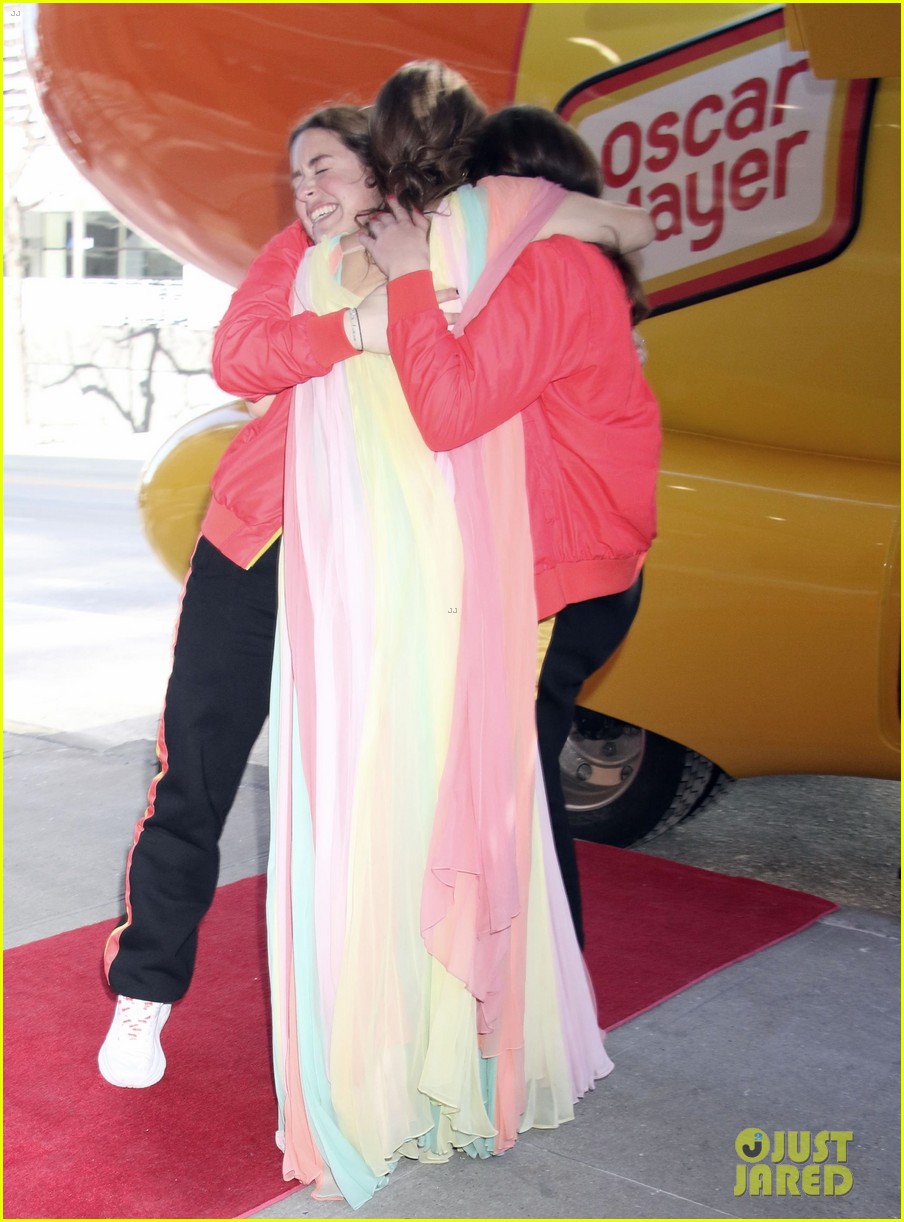 Drew Barrymore Is Red Carpet Ready While Arriving to Work in Oscar ...