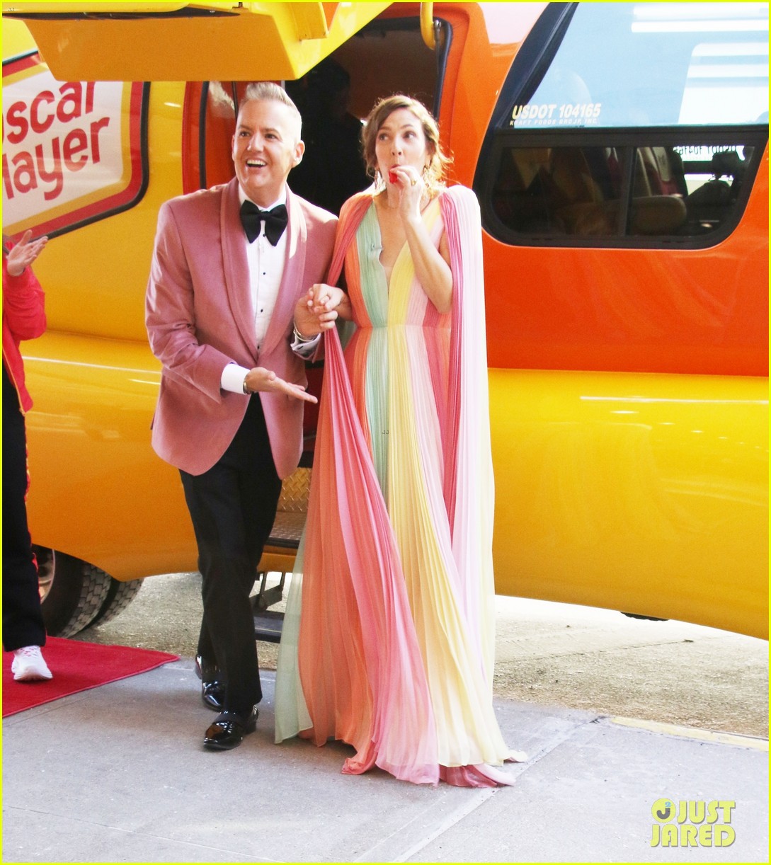 Drew Barrymore Is Red Carpet Ready While Arriving to Work in Oscar ...