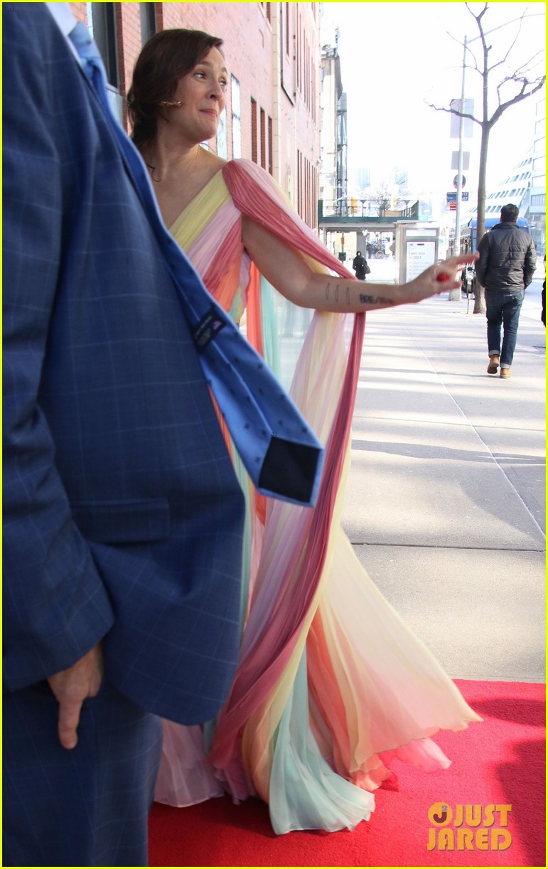 Drew Barrymore Is Red Carpet Ready While Arriving to Work in Oscar ...