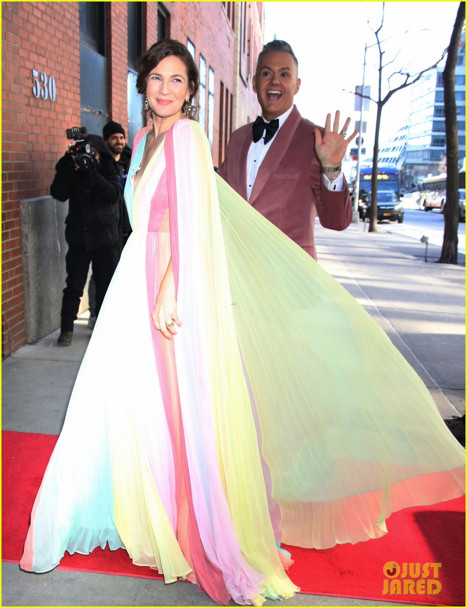 Drew Barrymore Is Red Carpet Ready While Arriving to Work in Oscar ...