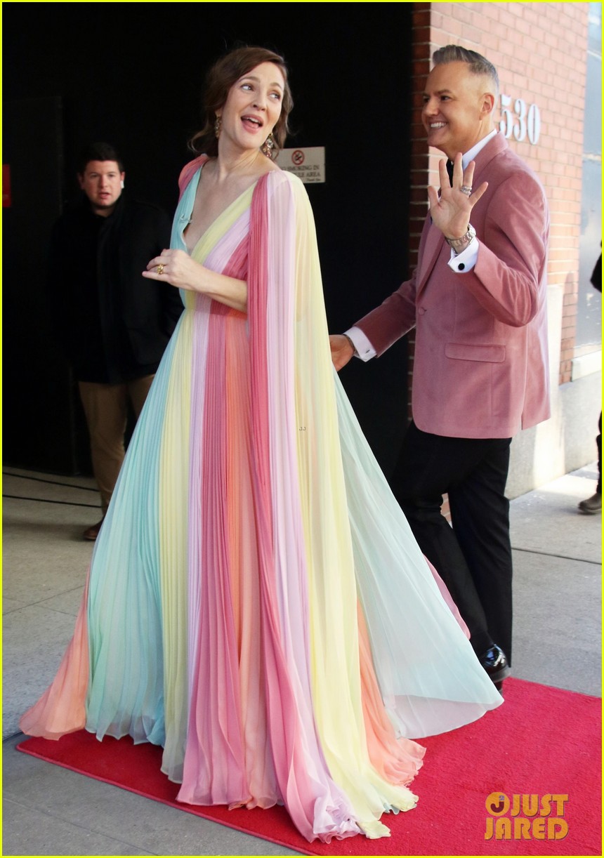 Drew Barrymore Is Red Carpet Ready While Arriving to Work in Oscar ...