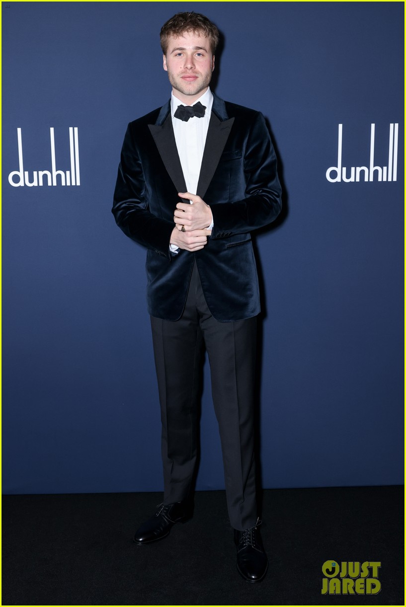 Joe Alwyn Joins 'Bridgerton' Stars Phoebe Dynevor & Rege-Jean Page at ...