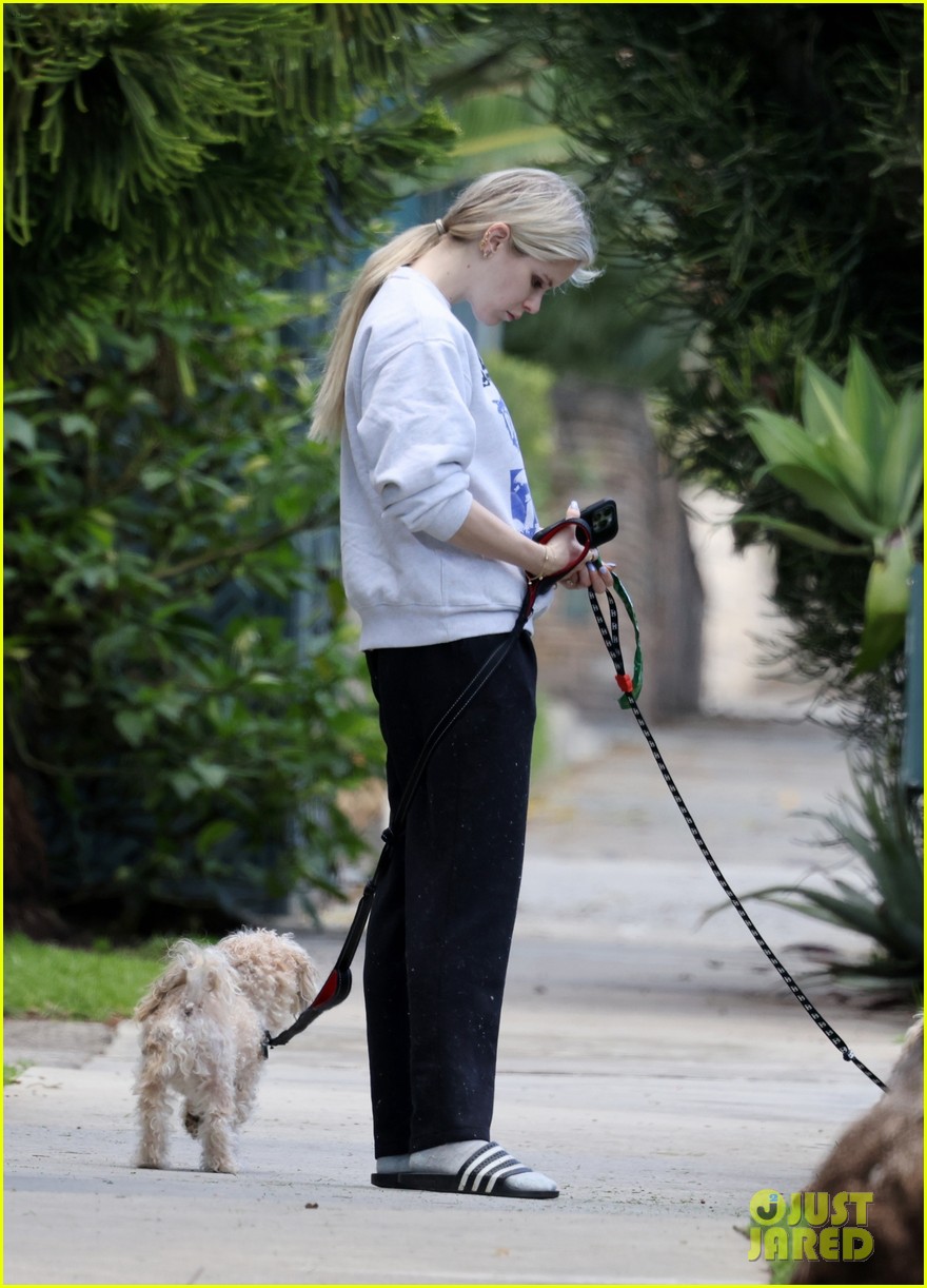 'The Boys' Actress Erin Moriarty Spotted Walking Dog After Making a ...