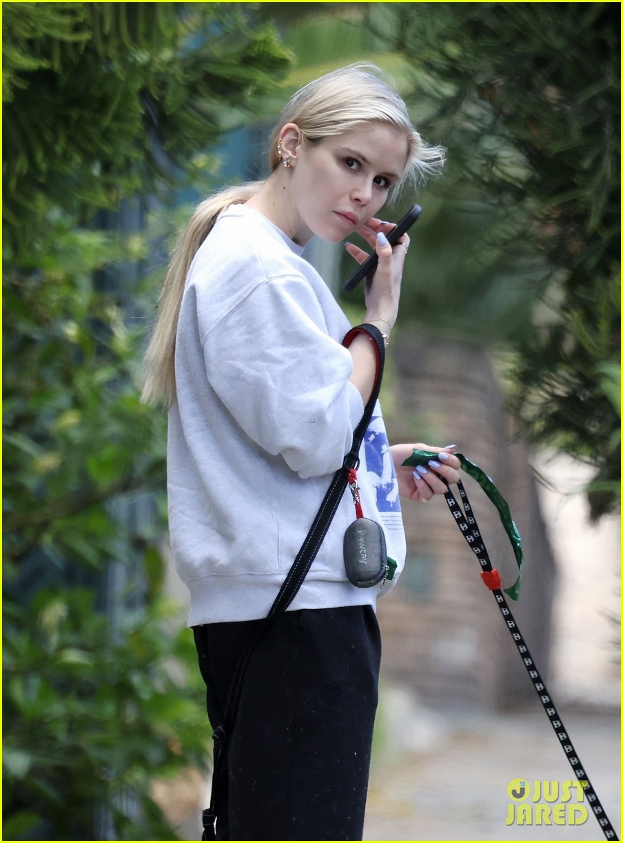 'The Boys' Actress Erin Moriarty Spotted Walking Dog After Making a ...