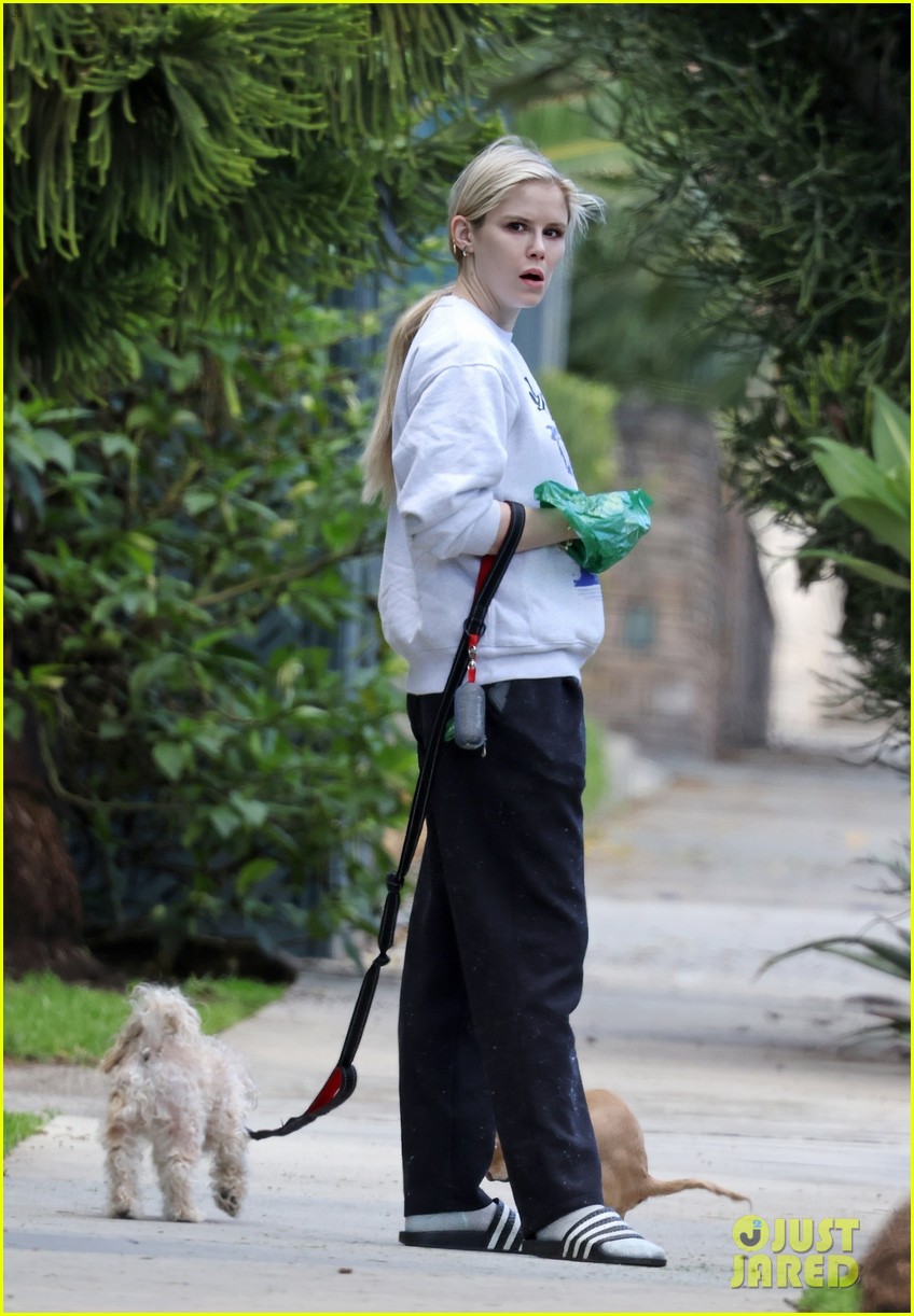 'The Boys' Actress Erin Moriarty Spotted Walking Dog After Making a ...