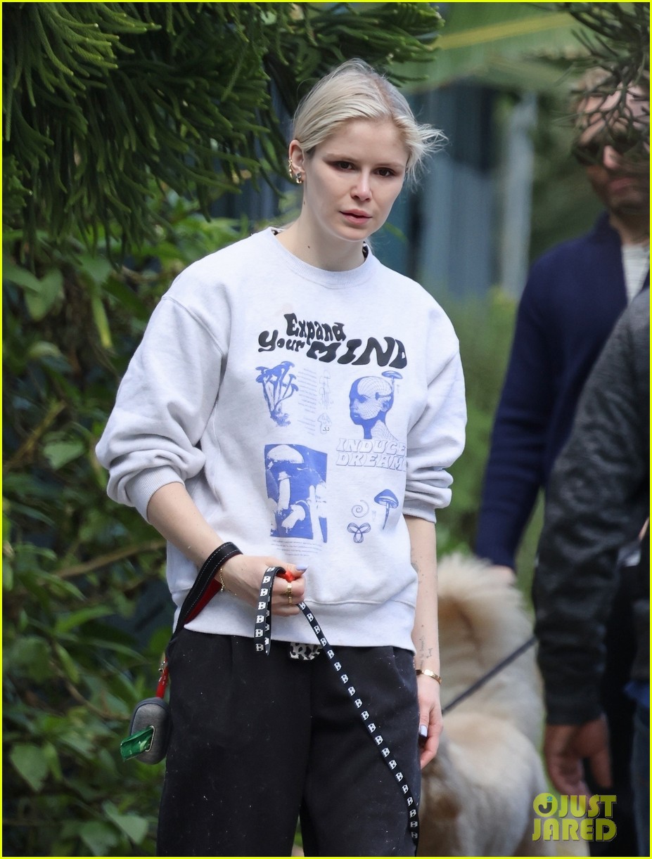 'The Boys' Actress Erin Moriarty Spotted Walking Dog After Making a ...