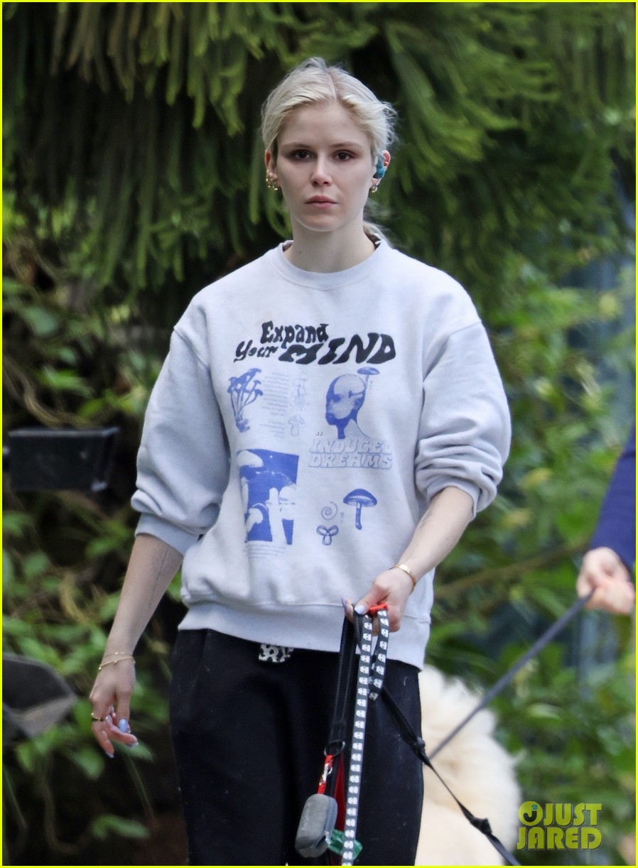 'The Boys' Actress Erin Moriarty Spotted Walking Dog After Making a ...