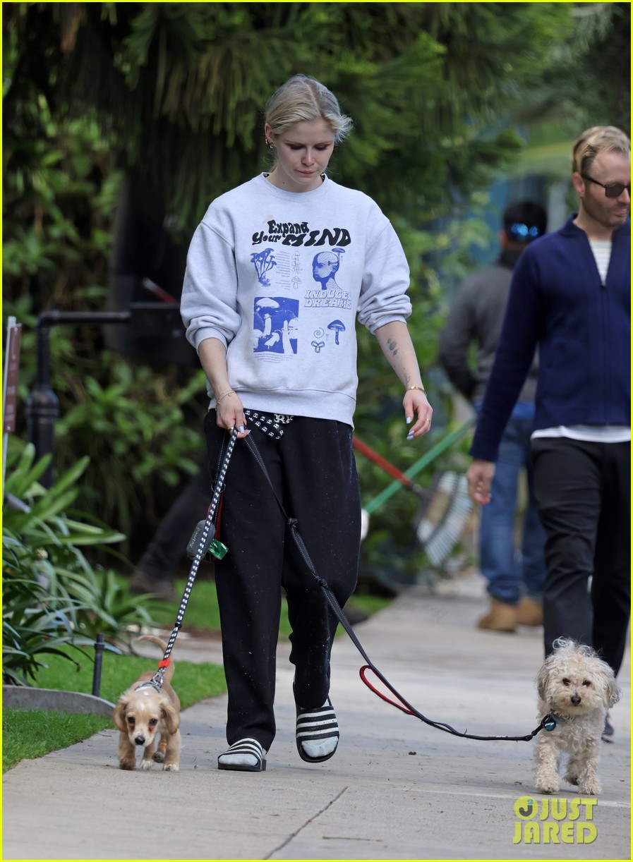 'The Boys' Actress Erin Moriarty Spotted Walking Dog After Making a ...