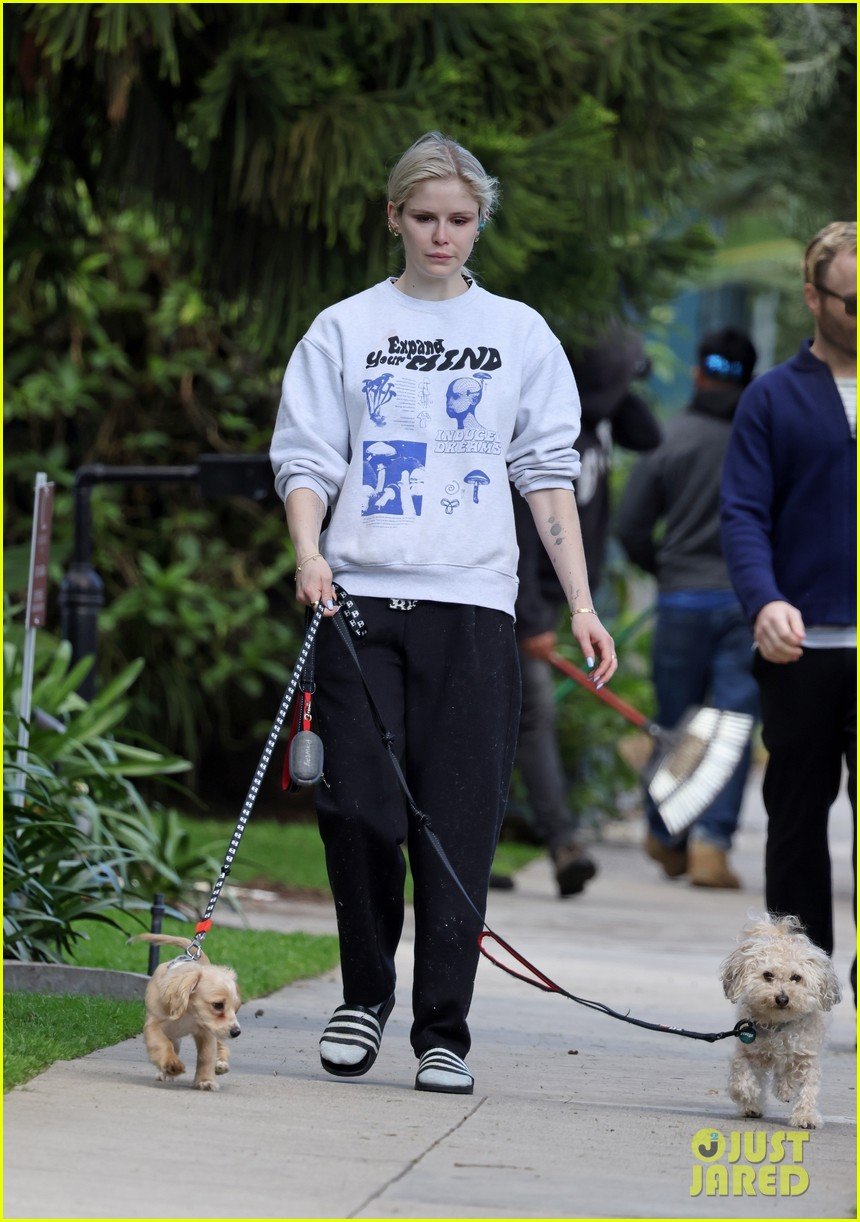 'The Boys' Actress Erin Moriarty Spotted Walking Dog After Making a ...