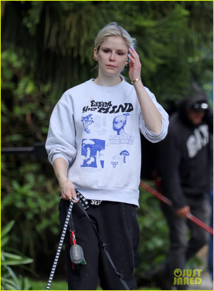 'The Boys' Actress Erin Moriarty Spotted Walking Dog After Making a ...