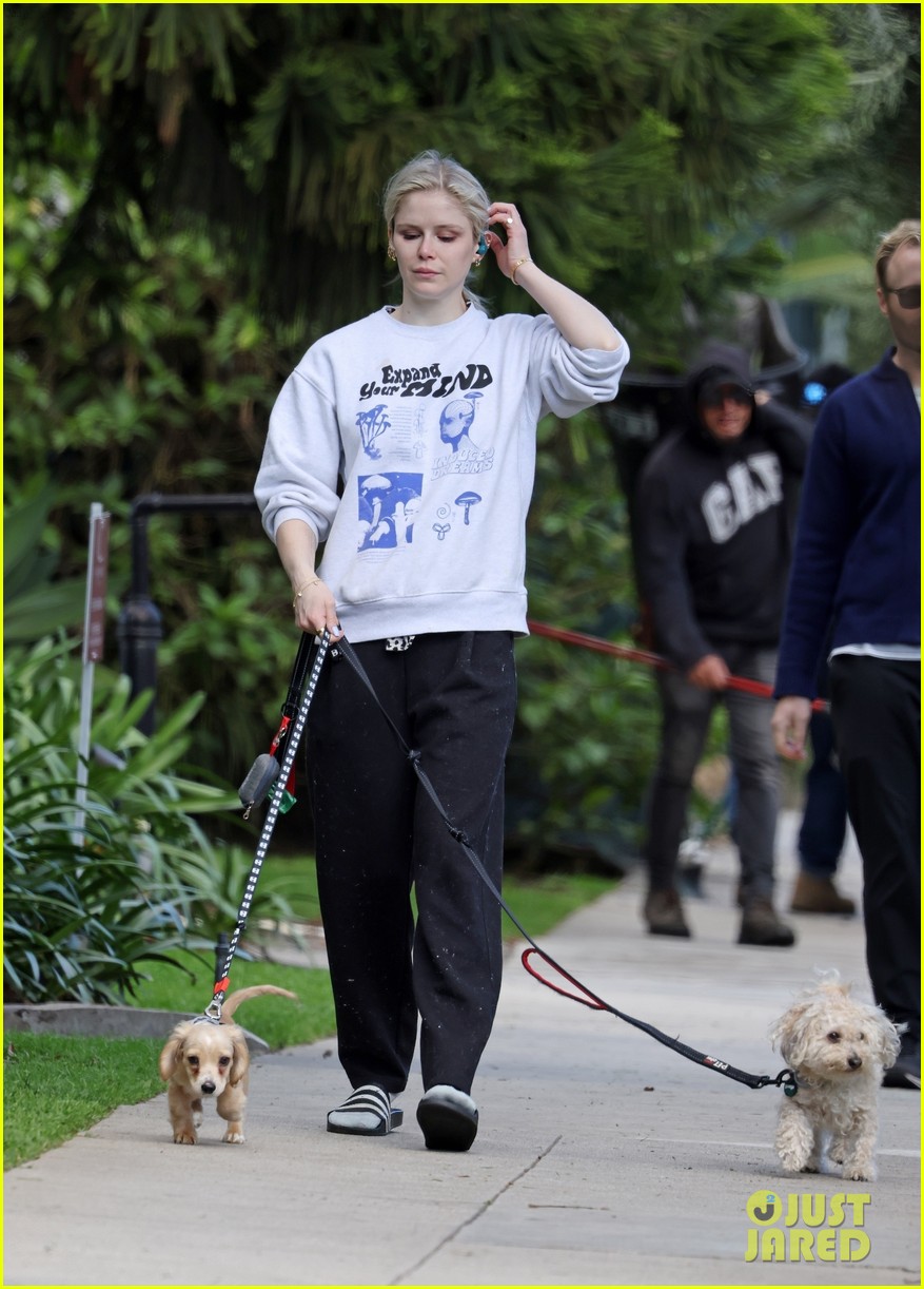 'The Boys' Actress Erin Moriarty Spotted Walking Dog After Making a ...