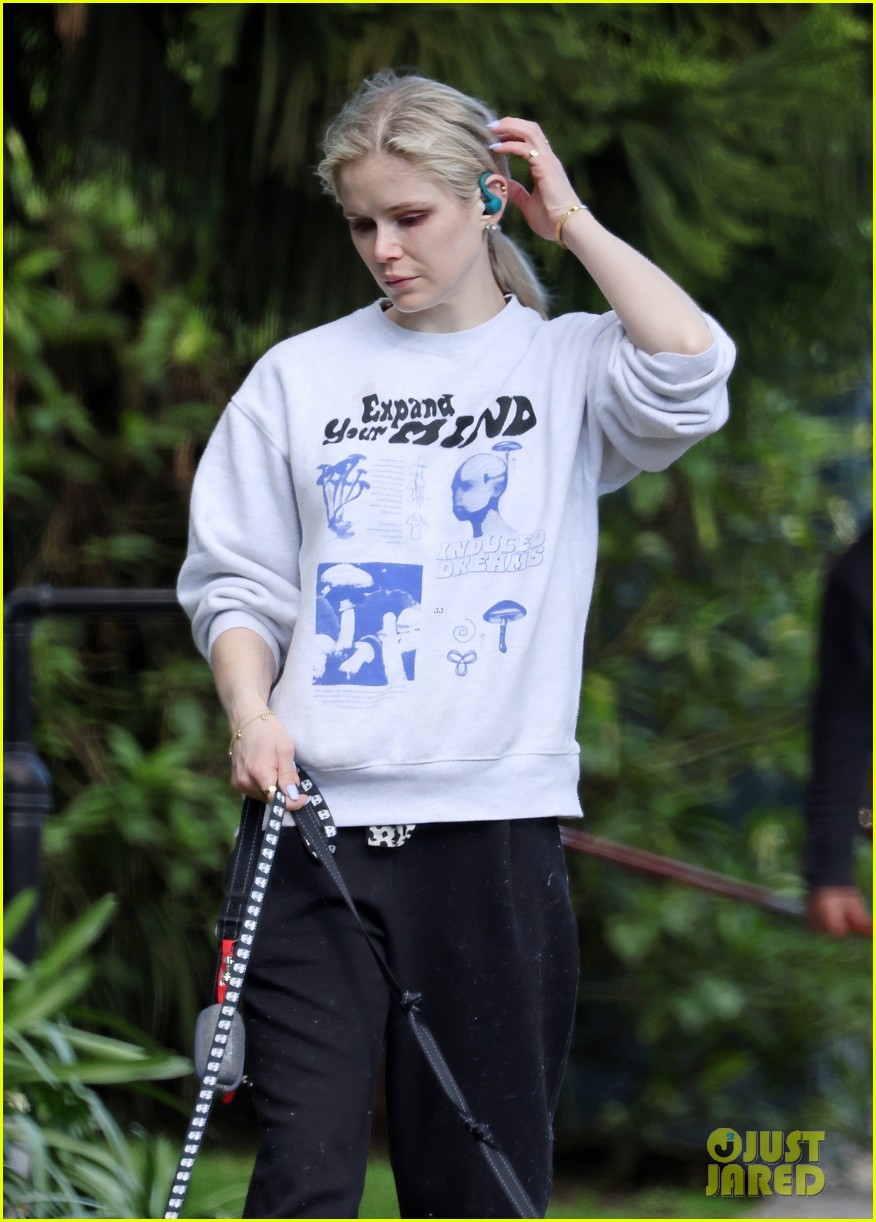 'The Boys' Actress Erin Moriarty Spotted Walking Dog After Making a ...