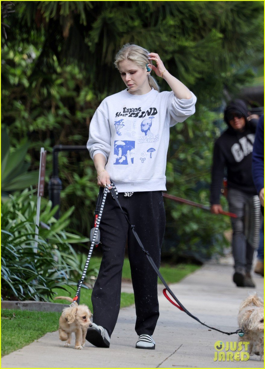 'The Boys' Actress Erin Moriarty Spotted Walking Dog After Making a ...