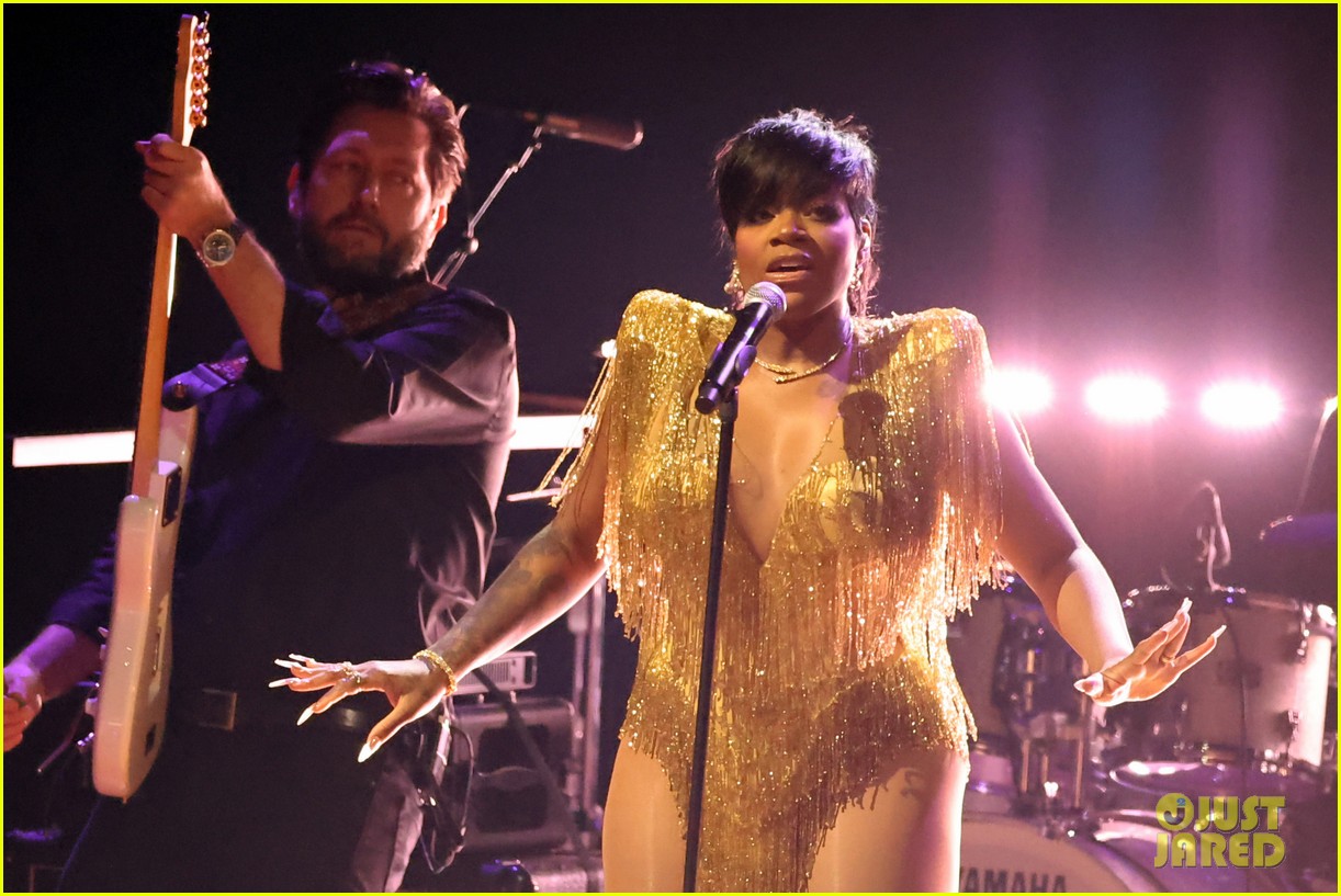 Oprah Winfrey Introduces Fantasia Barrino's Tina Turner Tribute at Grammys 2024 - Watch Now ...