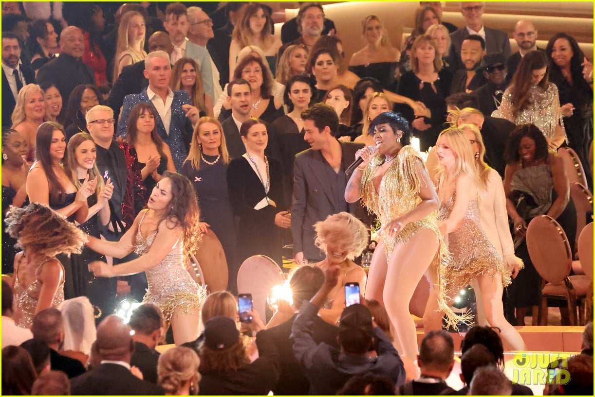 Oprah Winfrey Introduces Fantasia Barrino's Tina Turner Tribute at Grammys 2024 - Watch Now ...