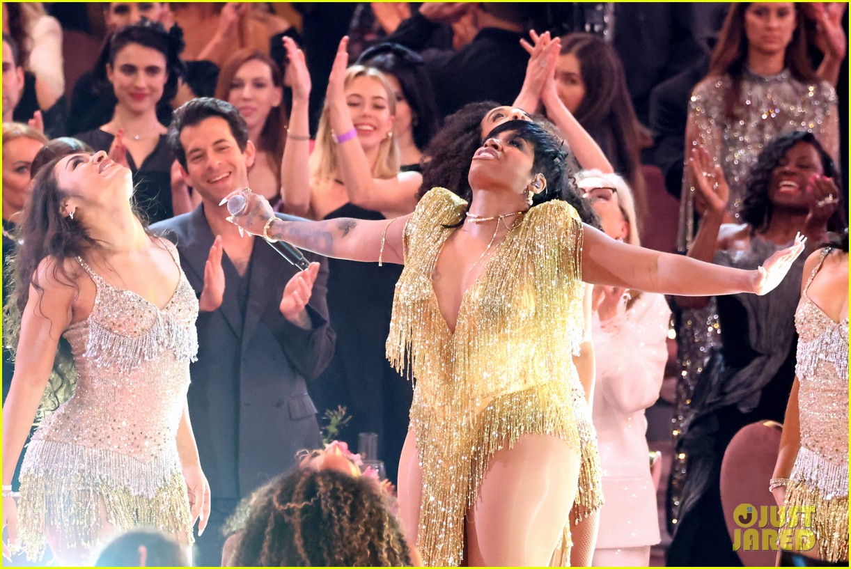 Oprah Winfrey Introduces Fantasia Barrino's Tina Turner Tribute at Grammys 2024 - Watch Now ...