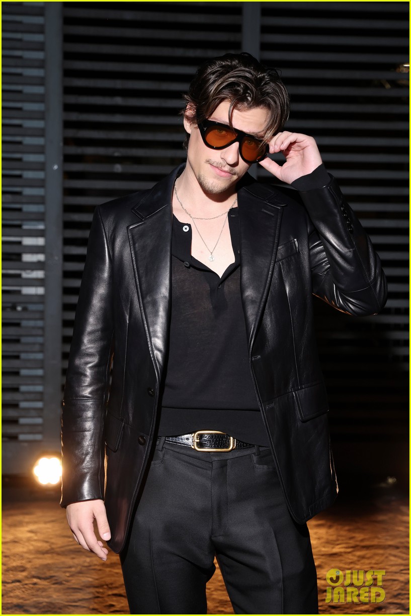 Callum Turner Joins Uma Thurman, Sam Claflin, & More Stars at Tom Ford ...